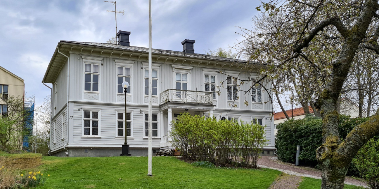 Nu flyttas den anrika herrgården i Johanneberg, i ett stycke - Peab